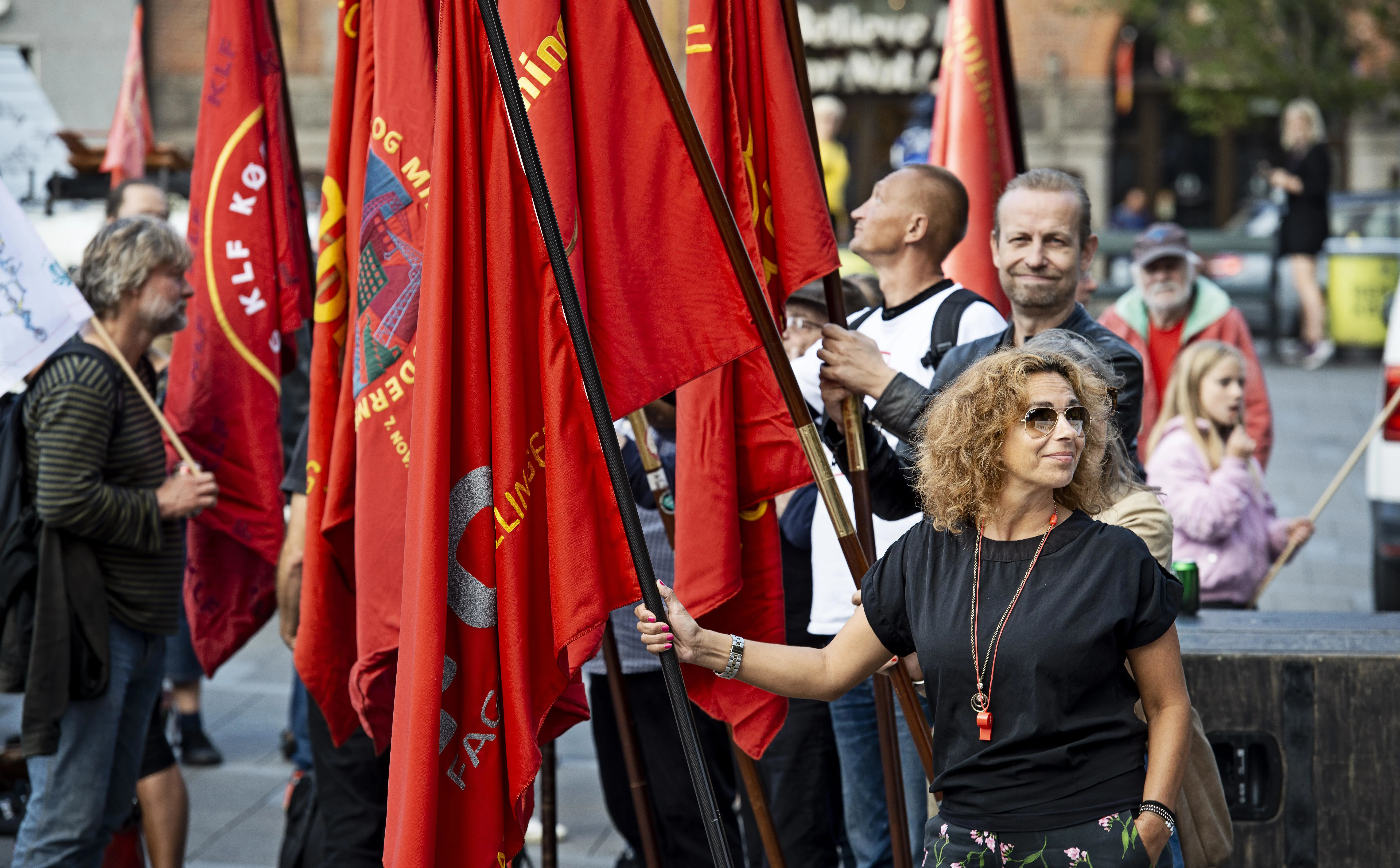 Røde faner og højt humør: Her kan du fejre 1. maj med FOA