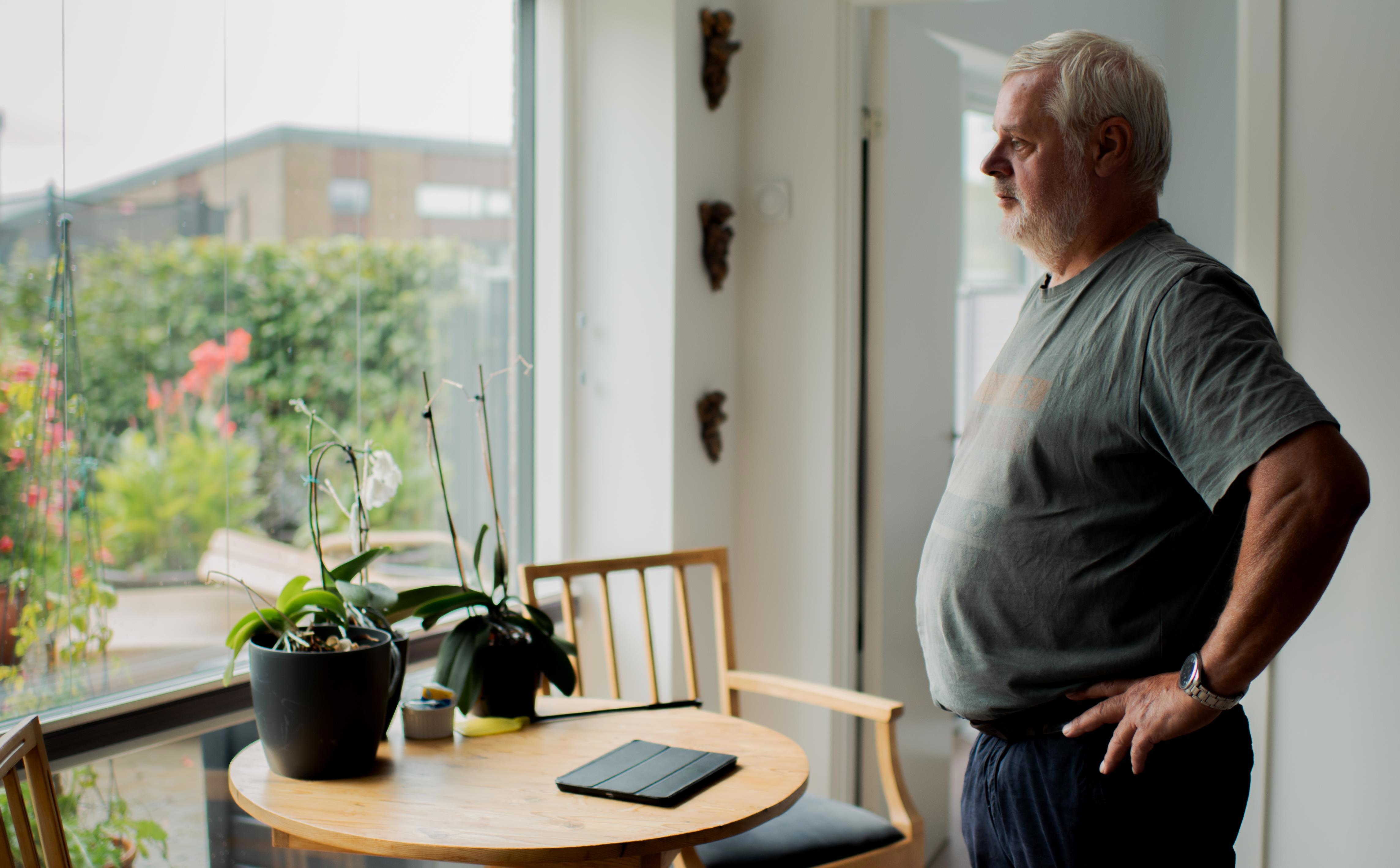 Sten faldt næsten fire meter og svævede mellem liv og død: Sådan endte ...